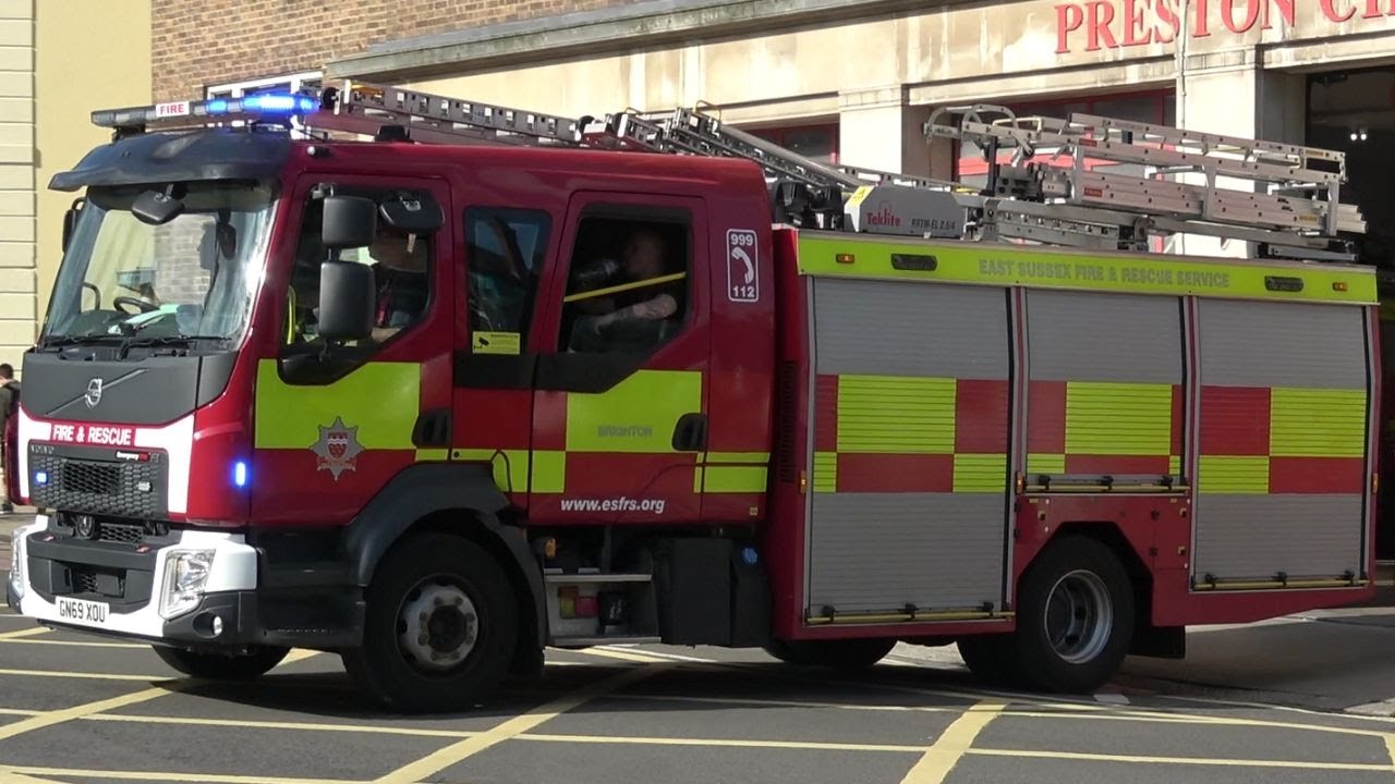Preston Circus Second Pump (JE91P2) Turnout To Fire Call in Brighton ...