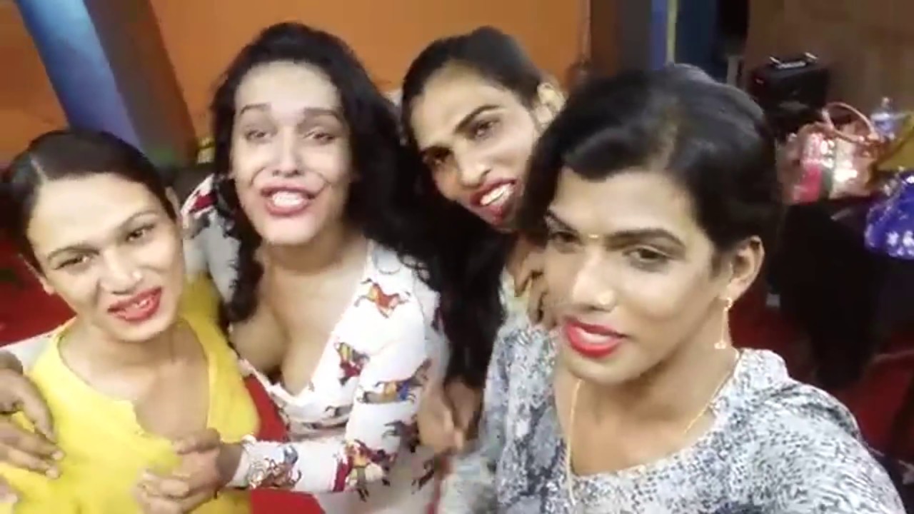 Group Of Hijra Kinnar Singing Double Meaning Funny Song || हिजड़ों ने ...