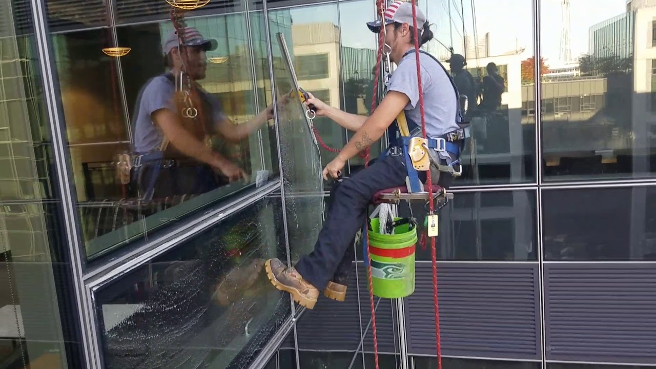 Mad skillz. High rise Window Cleaning, Rope access, Seattle - YouTube