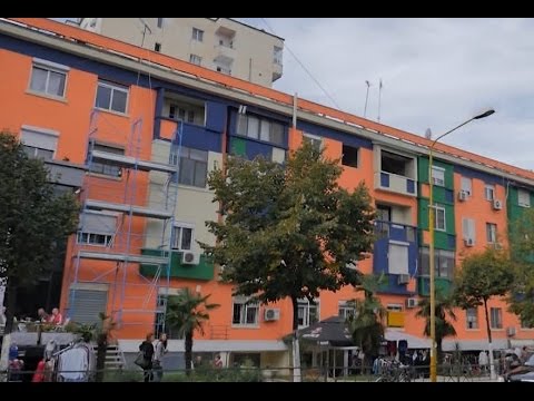 Rikthehen pallatet me ngjyra në Tiranë, artistët propozojnë - YouTube