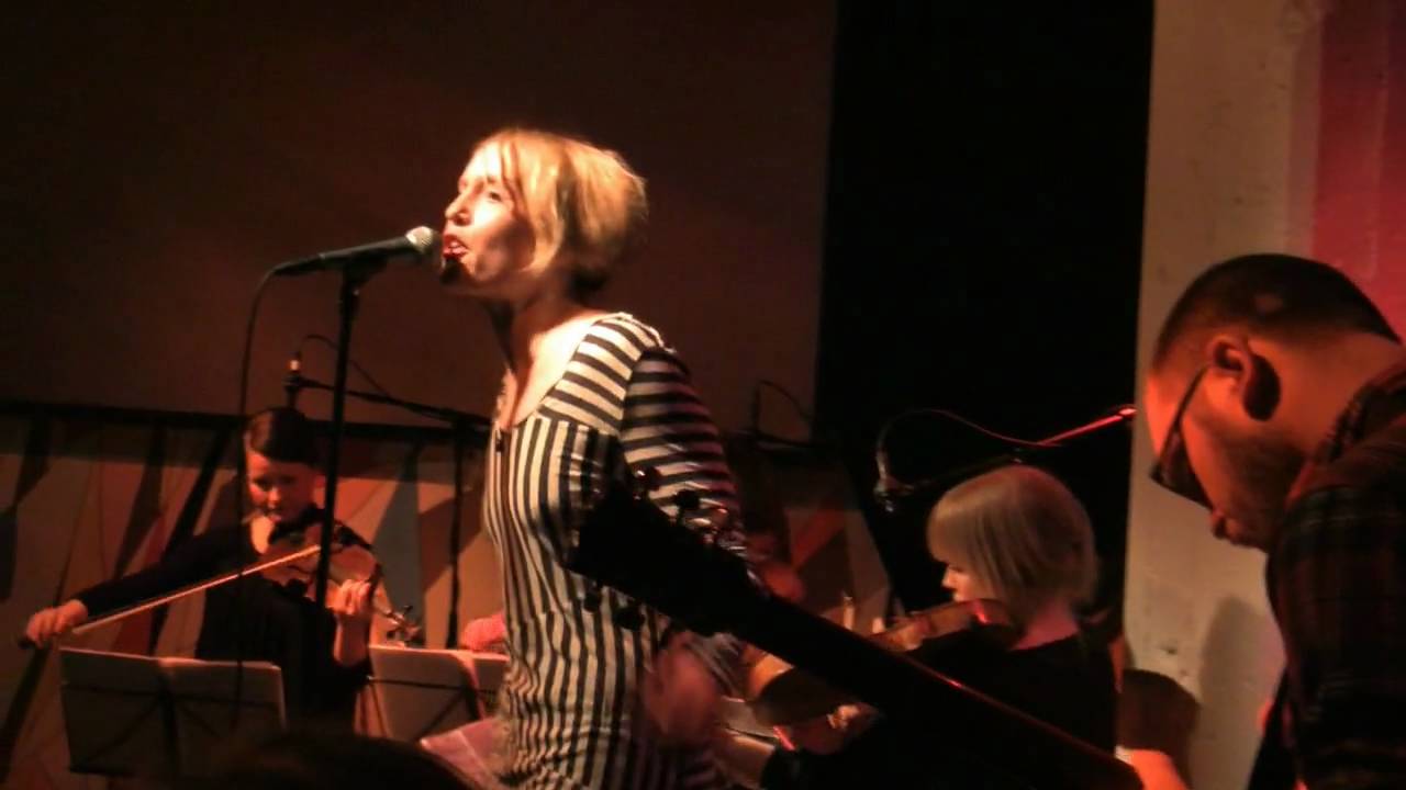 Sarah Riedel @ Strand - YouTube