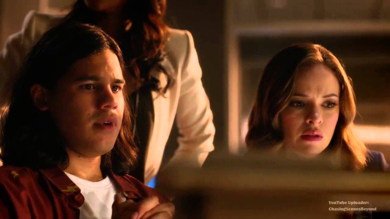 The Flash 2x01: Flash defeats Atom Smasher [Atom Smasher mentions Zoom ...