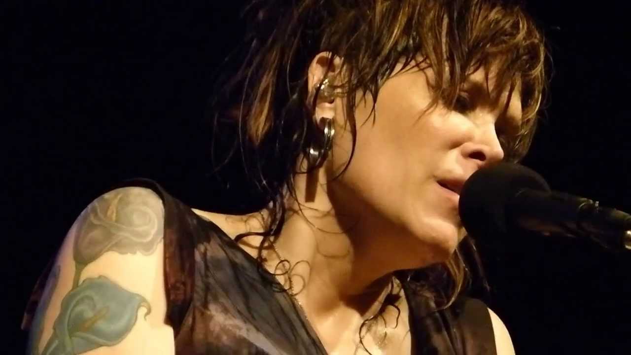 Beth Hart - Baddest Blues, LKA Stuttgart, 13.12.2013 - YouTube