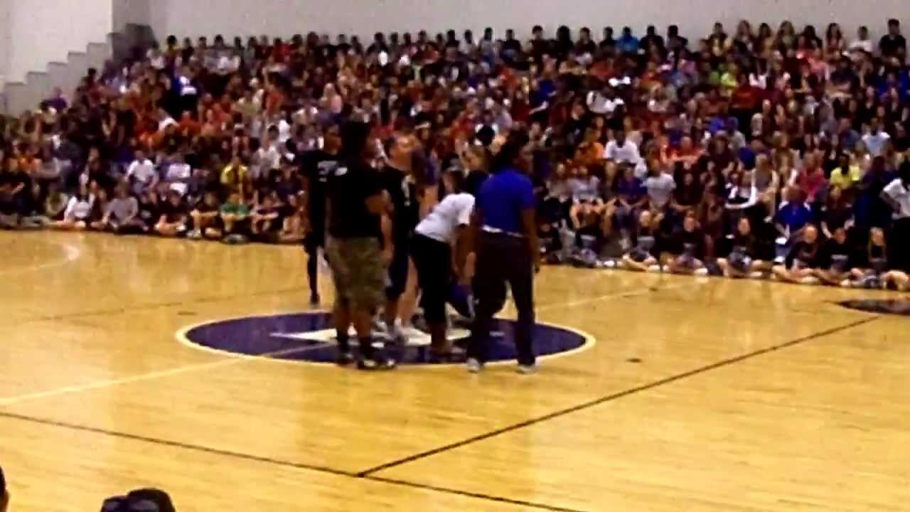 Heritage High School Pep Rally 2012 - Balloon Basketball - YouTube