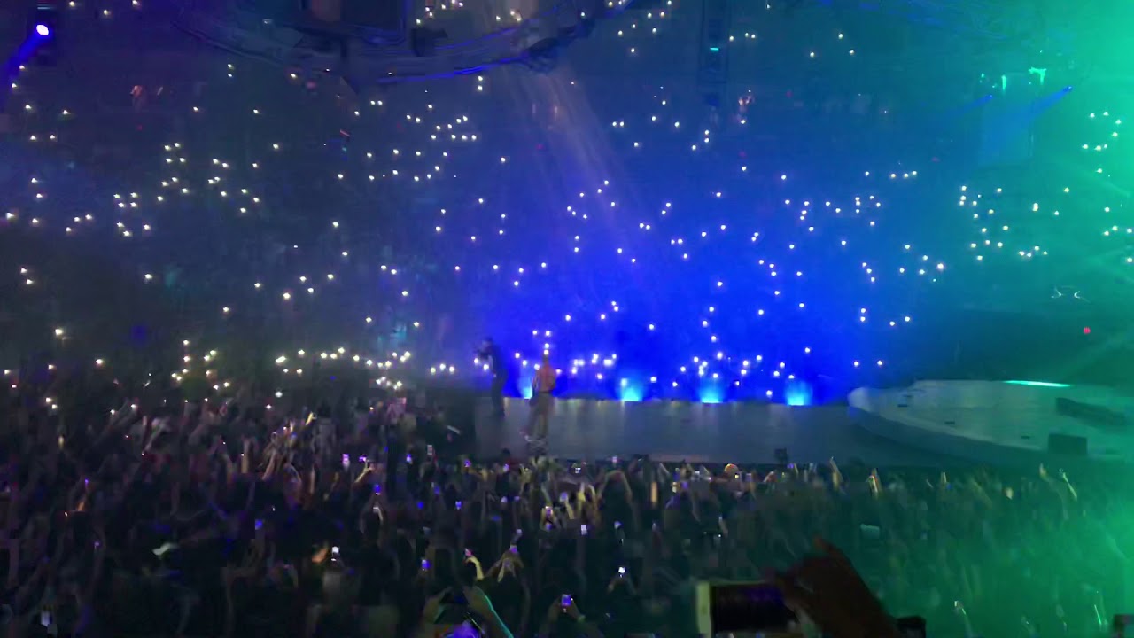 Drake Comes Out At Travis Scott Concert - YouTube