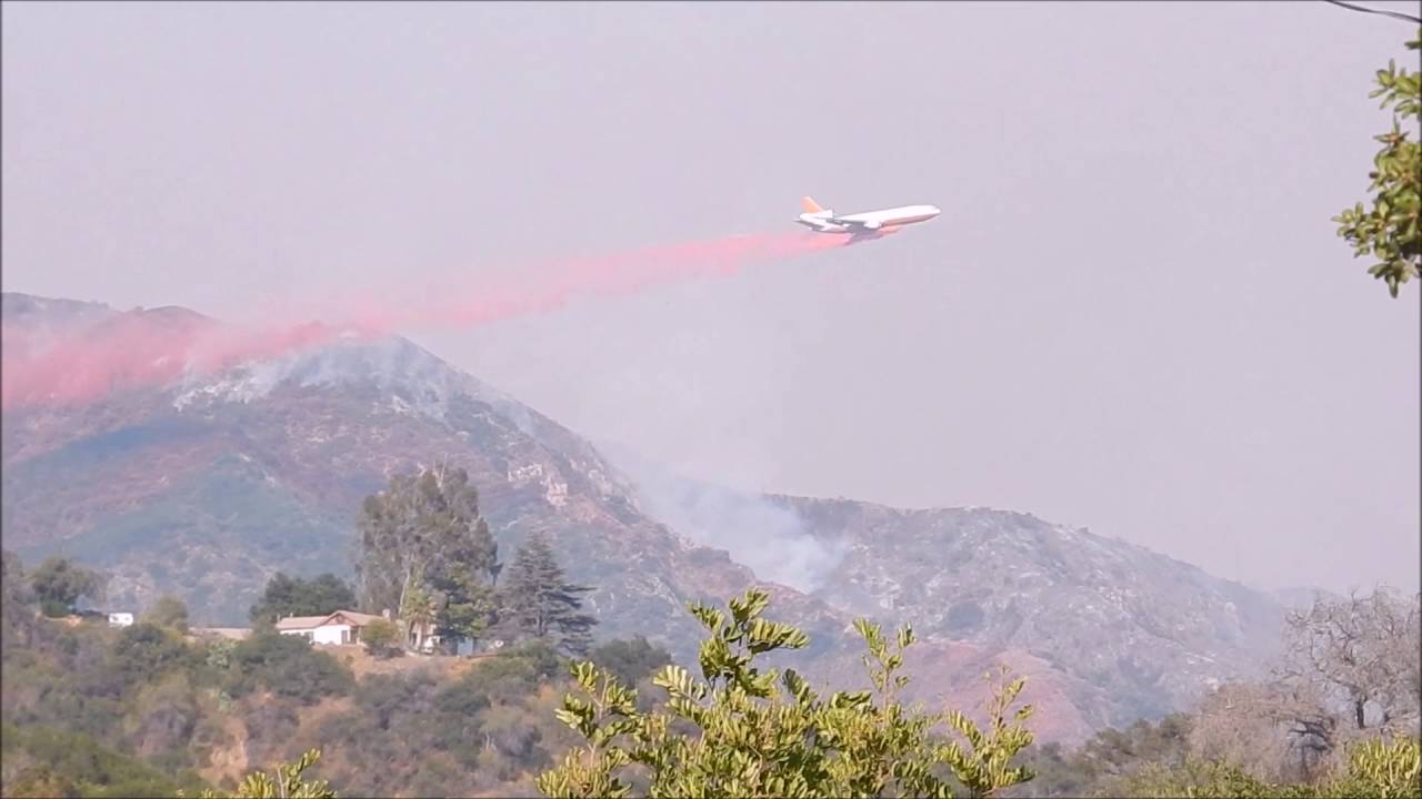 DC-10 Air Tanker Fire Retardant Drop 2016 06 21 - YouTube