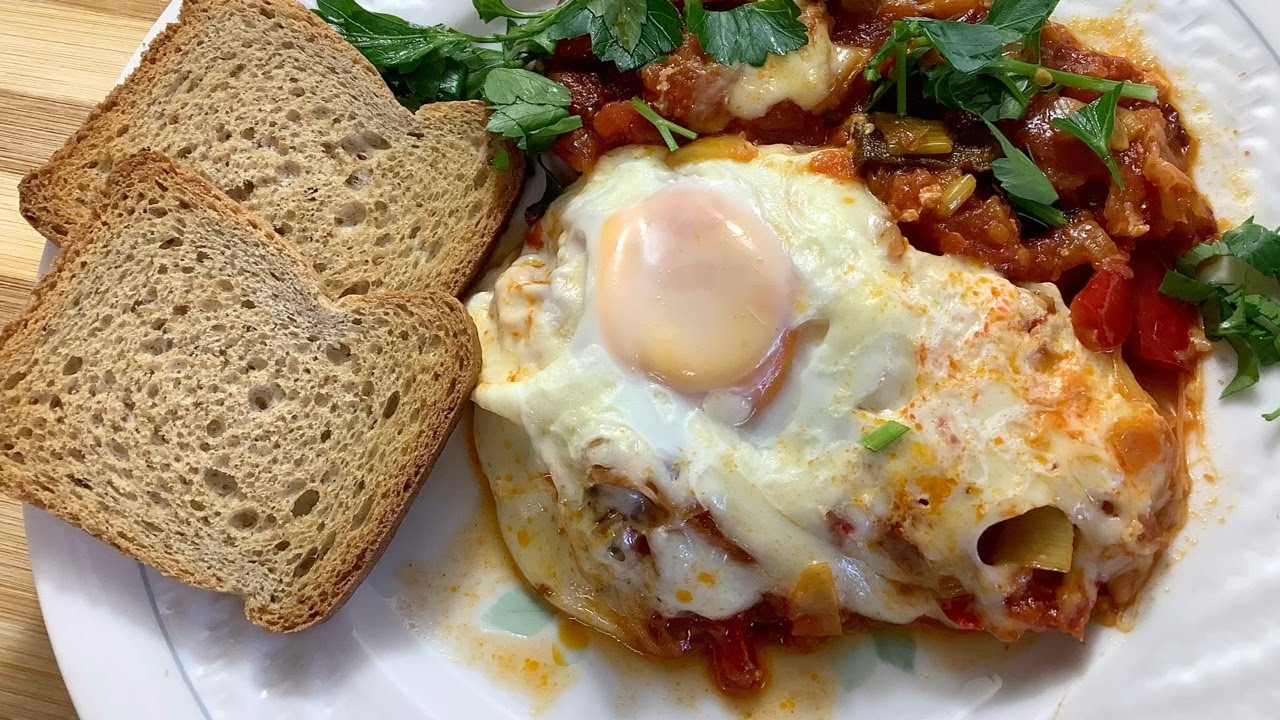 Simple and Fast Israeli Food: Shakshuka - YouTube