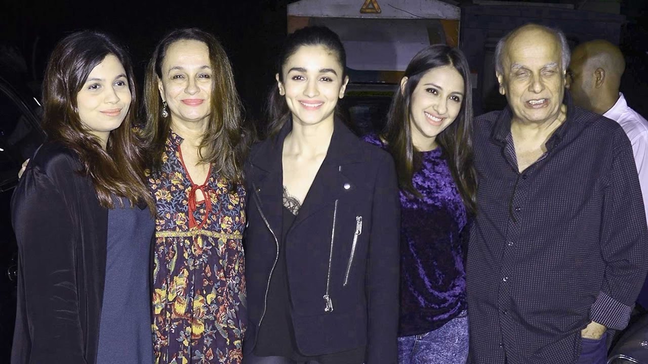 CUTE Ali Bhatt With Full Family Together Rare Video Together - YouTube