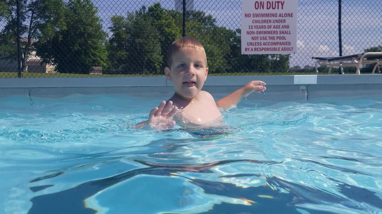 Learning to do Cannonballs in the Swimming Pool! 🌞🐳 - YouTube