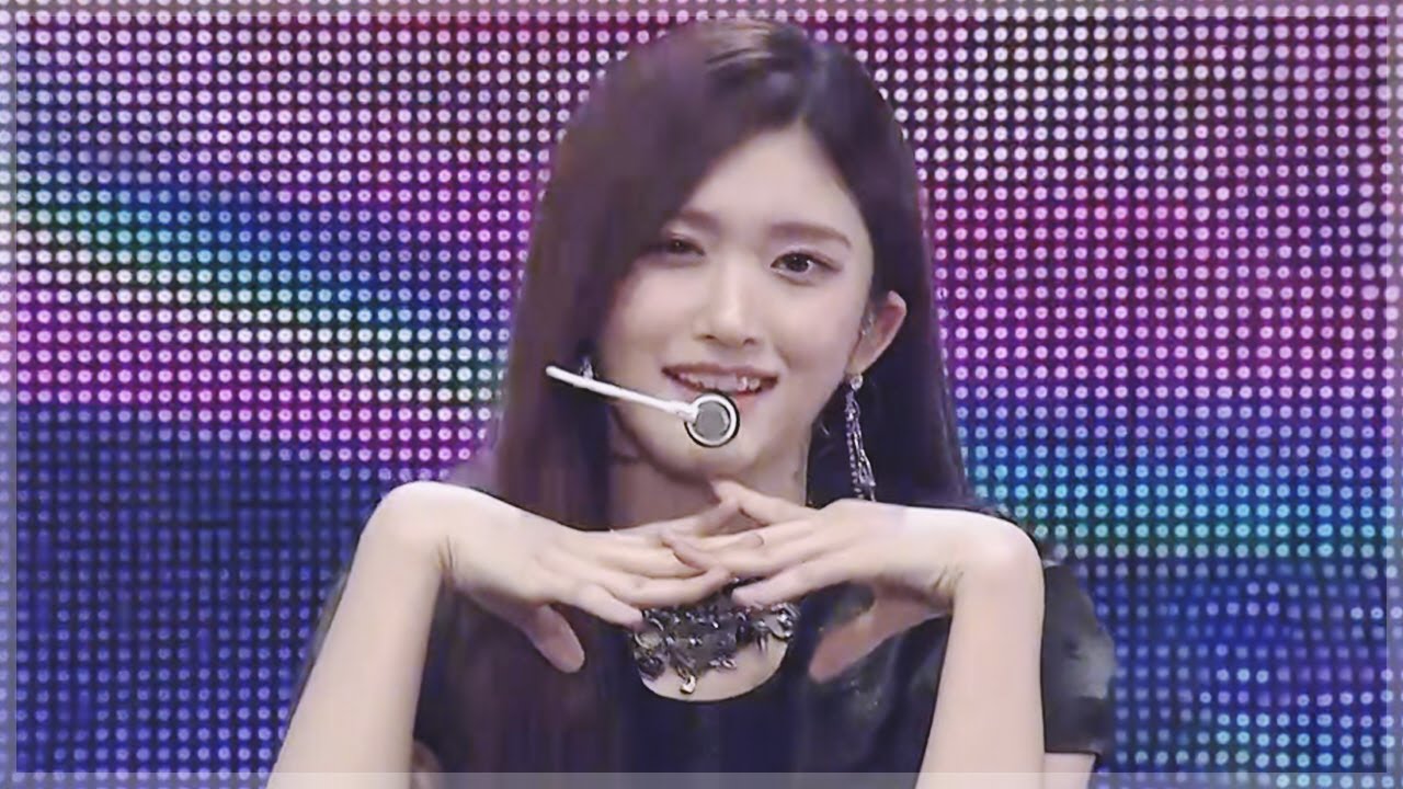 아이브(IVE) 이서(LEESEO) - 러브다이브(LOVE DIVE) + 애프터라이크(After LIKE) 일부분 세로직캠(Vertical Cam) / 221213 AAA ...