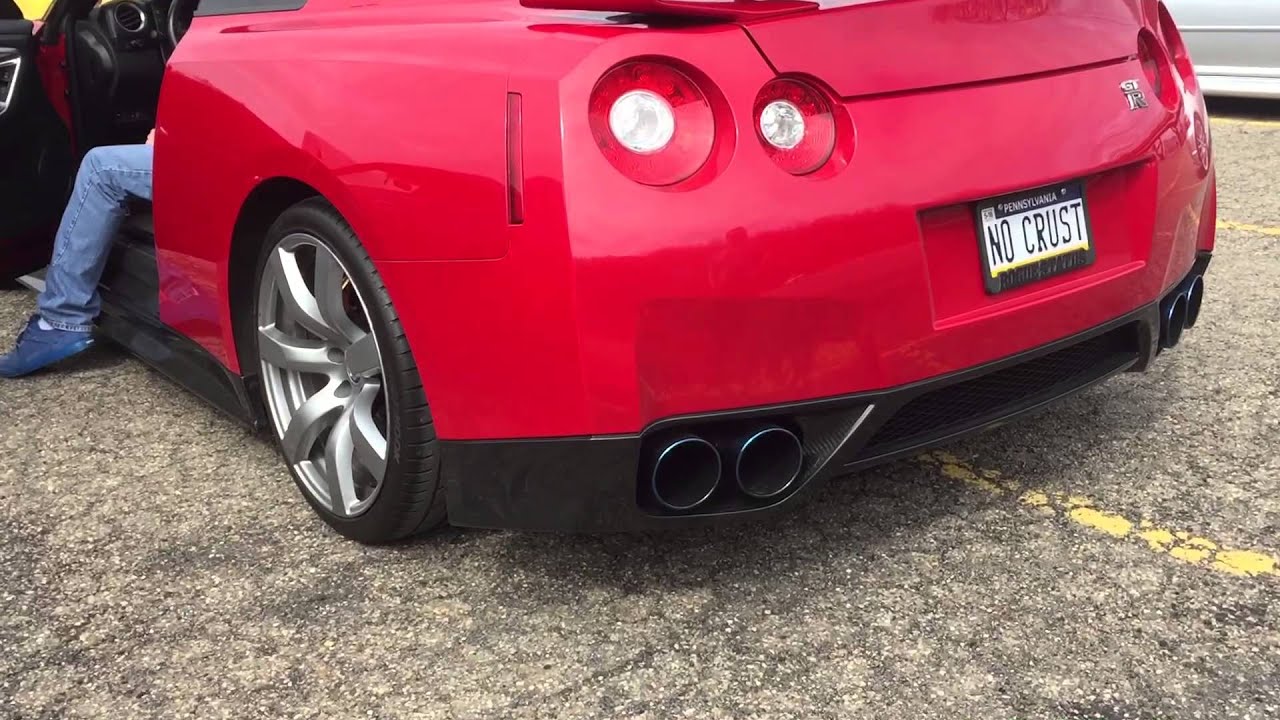 Nissan GTR Revving - YouTube