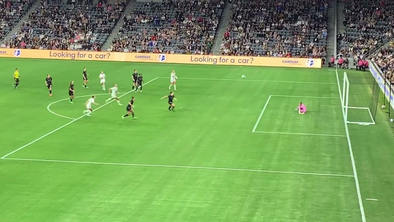 Spectacular save by Angel City FC’s keeper Didi Haracic against the ...