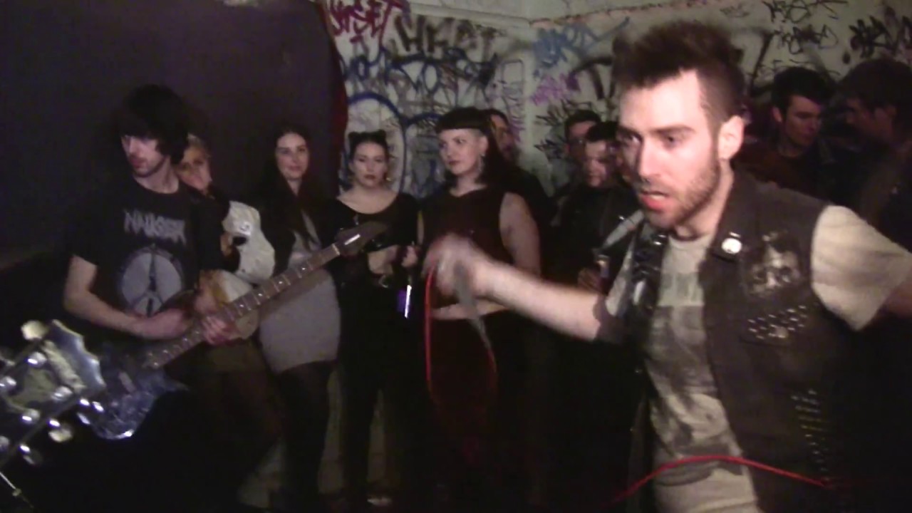 Scab Eater 2015-08-22 Essendon - YouTube