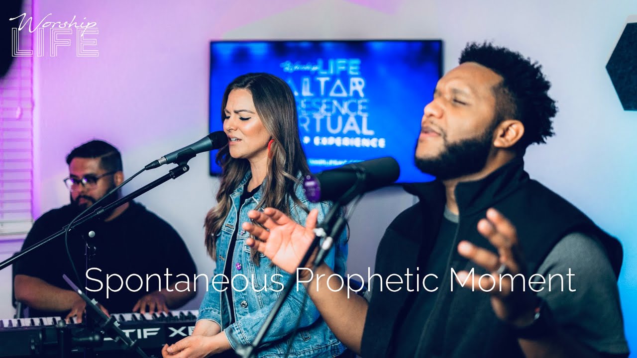 Pour Your Spirit Out ~ Spontaneous Prophetic Worship Moment w/ Brandon ...