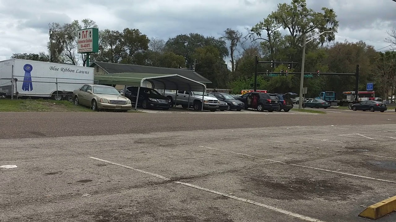 JFRD Rescue 34 responding - YouTube