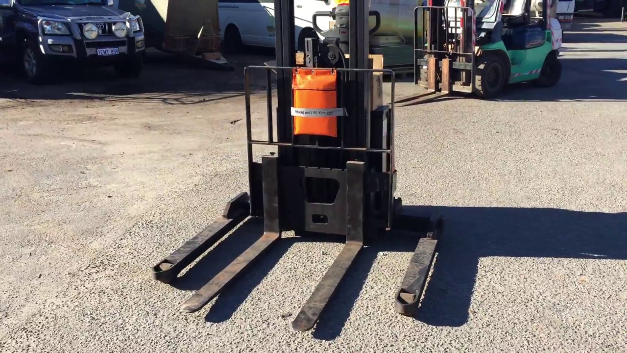 GA0679 - Raymond RAS25 1 Ton Walk Behind Forklift - YouTube