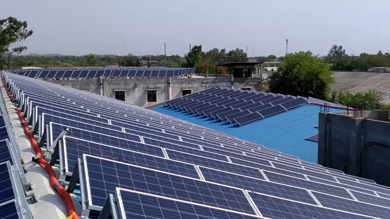 350 KW Solar Project Bhilwara I&C by Hemilox Solar - YouTube