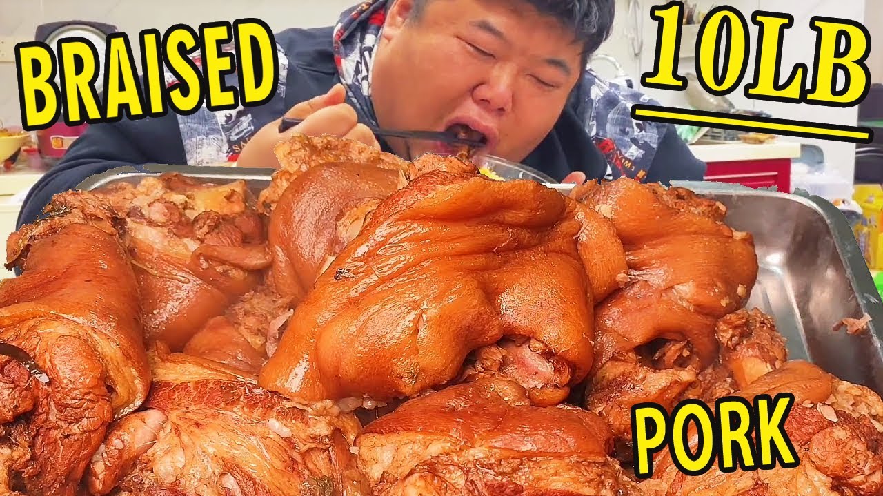 Monkey Bro stewed a big pork elbow and asked others to cook it all ...