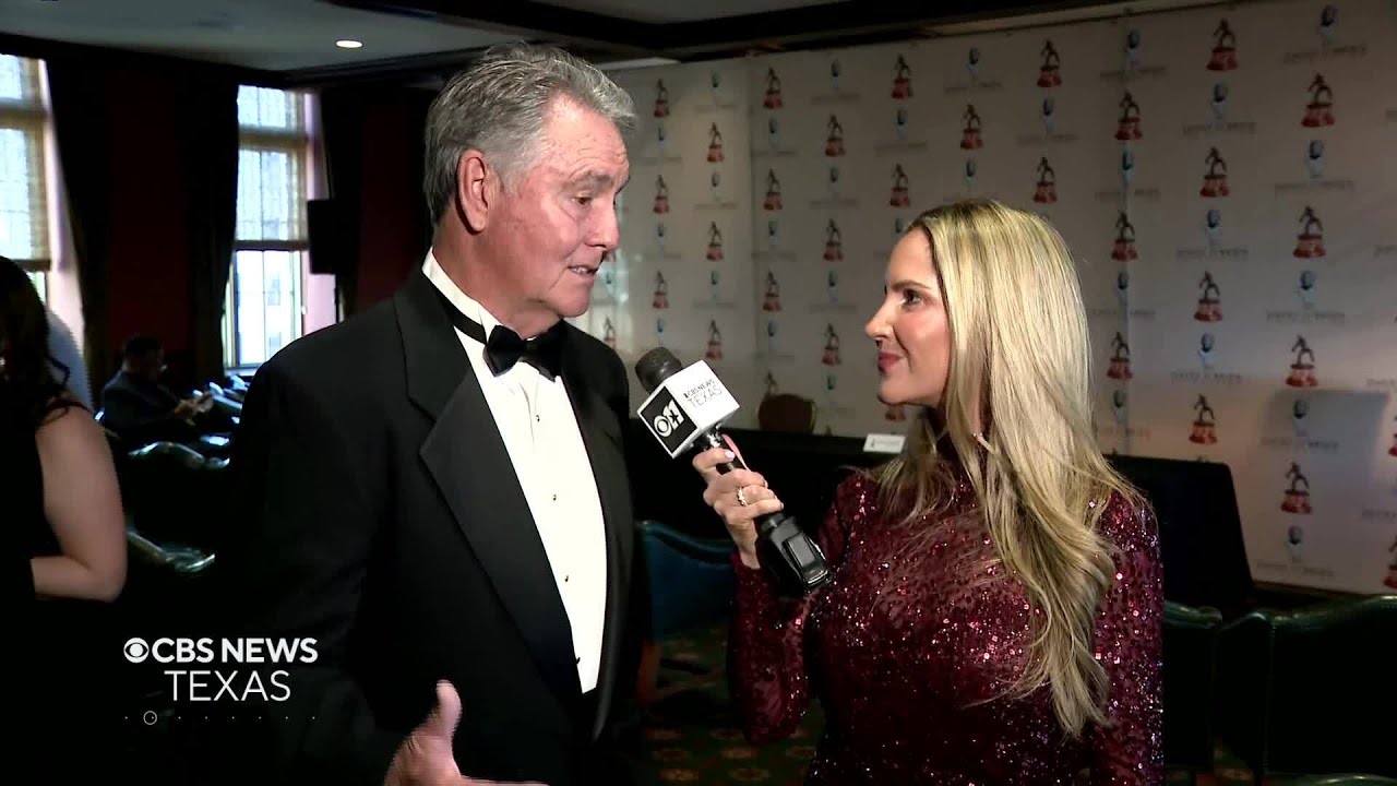 Former Arizona State, Dallas Cowboys quarterback Danny White receives ...