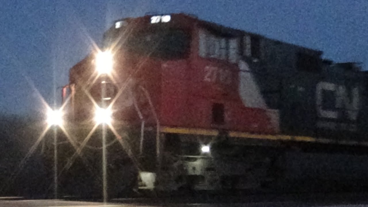 CN 2710 CN 2134 Northbound Intermodal Byron Wisconsin 11-20-2020 - YouTube