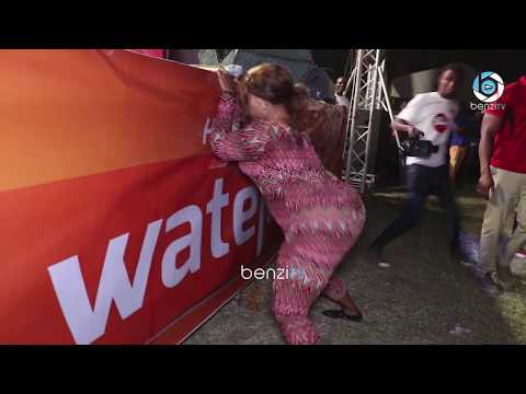 SNURA AMERUKA CHINI YA STAGE APAGAWISHA MASHABIKI TANGA FESTIVAL 2018
