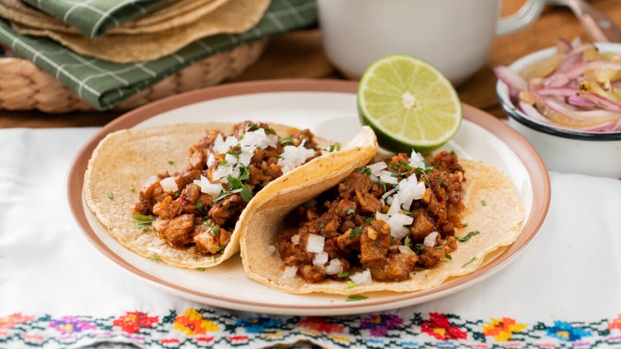 Tacos de Mixiote y Consomé Casero - YouTube