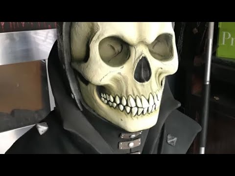 Death Studios Iron Skull mask unboxing - YouTube