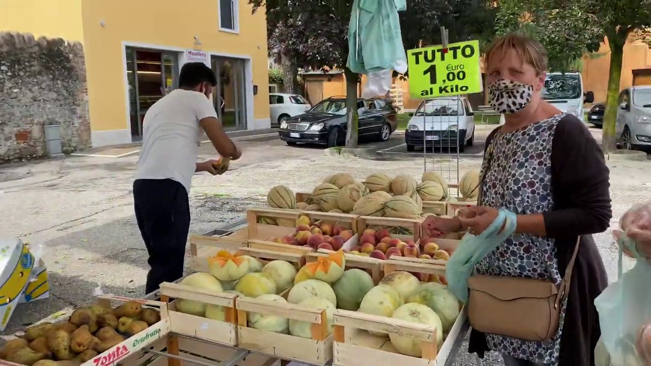 Fun prank Italian naal . Prank con la Italiana - YouTube