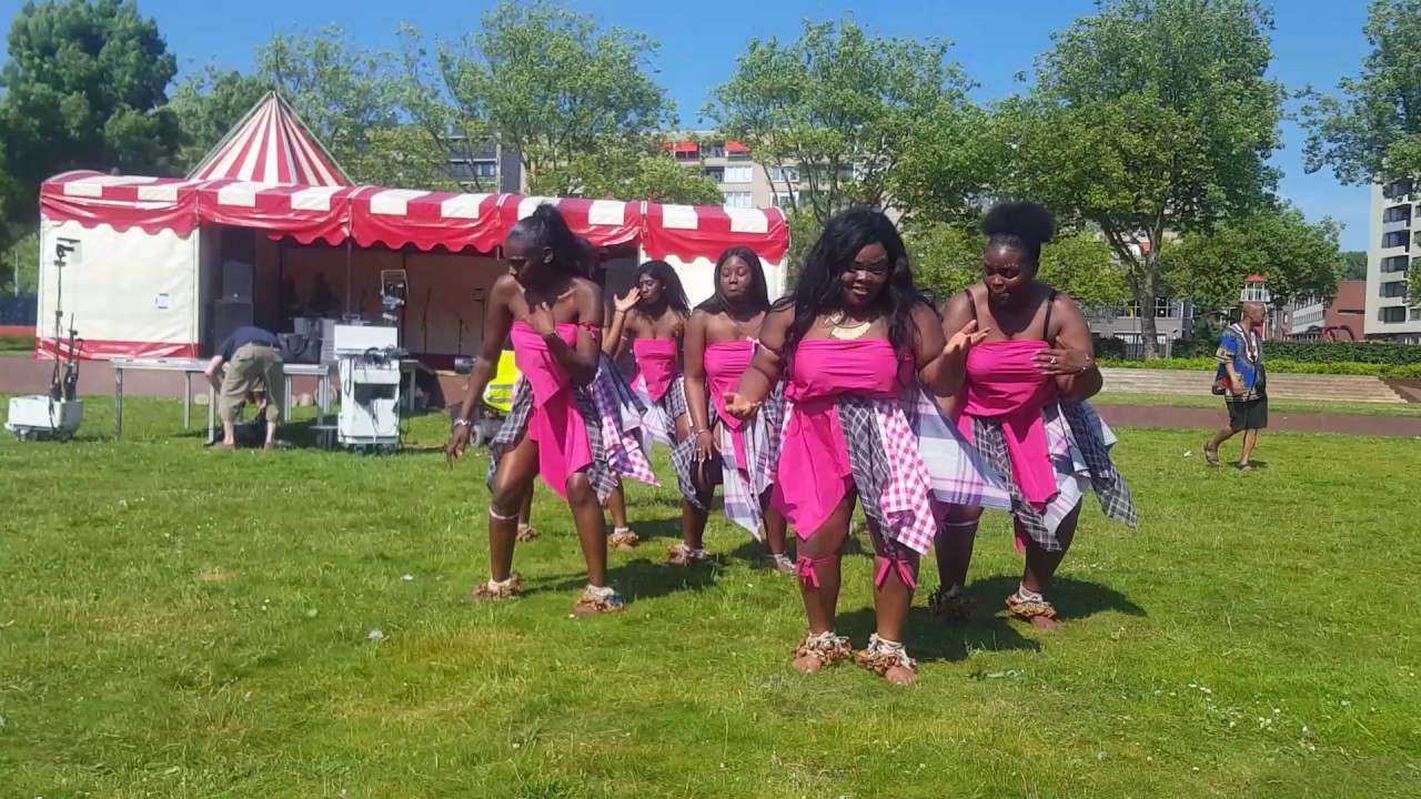 Awasa dans tijdrns Africa Festival - YouTube