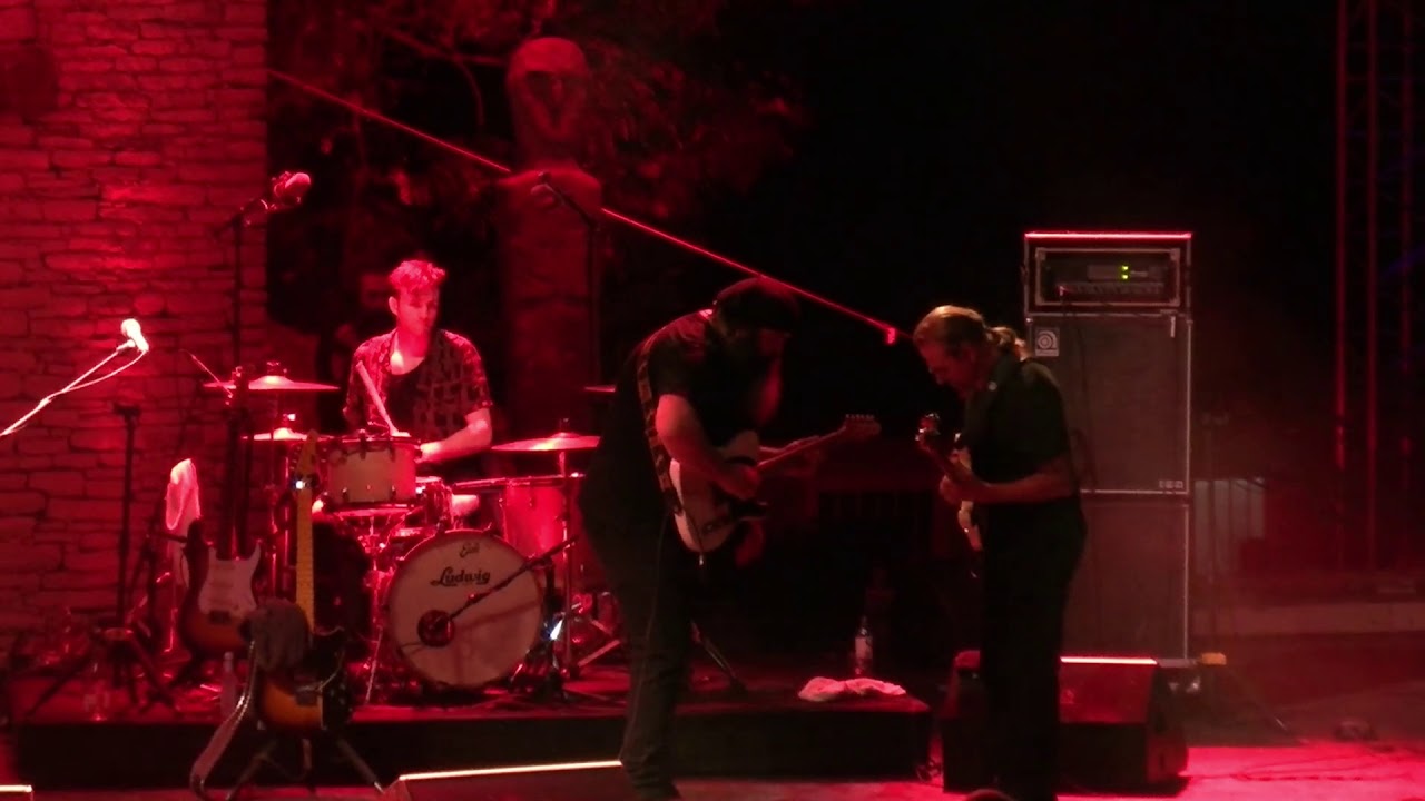 Johnny Gallagher Live 2018 "Mister George" - YouTube