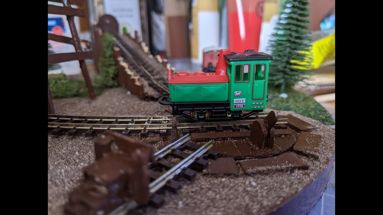 Ü-Ei/Kinder Surprise mini model railway layout for trains from the 90s ...