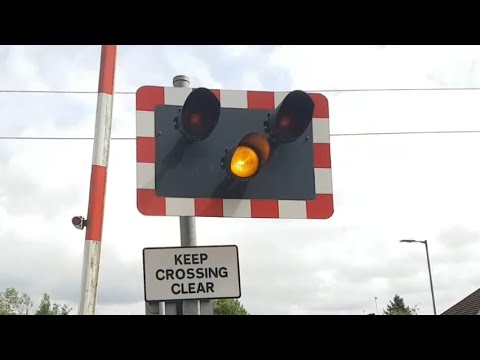 Halogen Lights at Watford North Level Crossing, Hertfordshire - YouTube