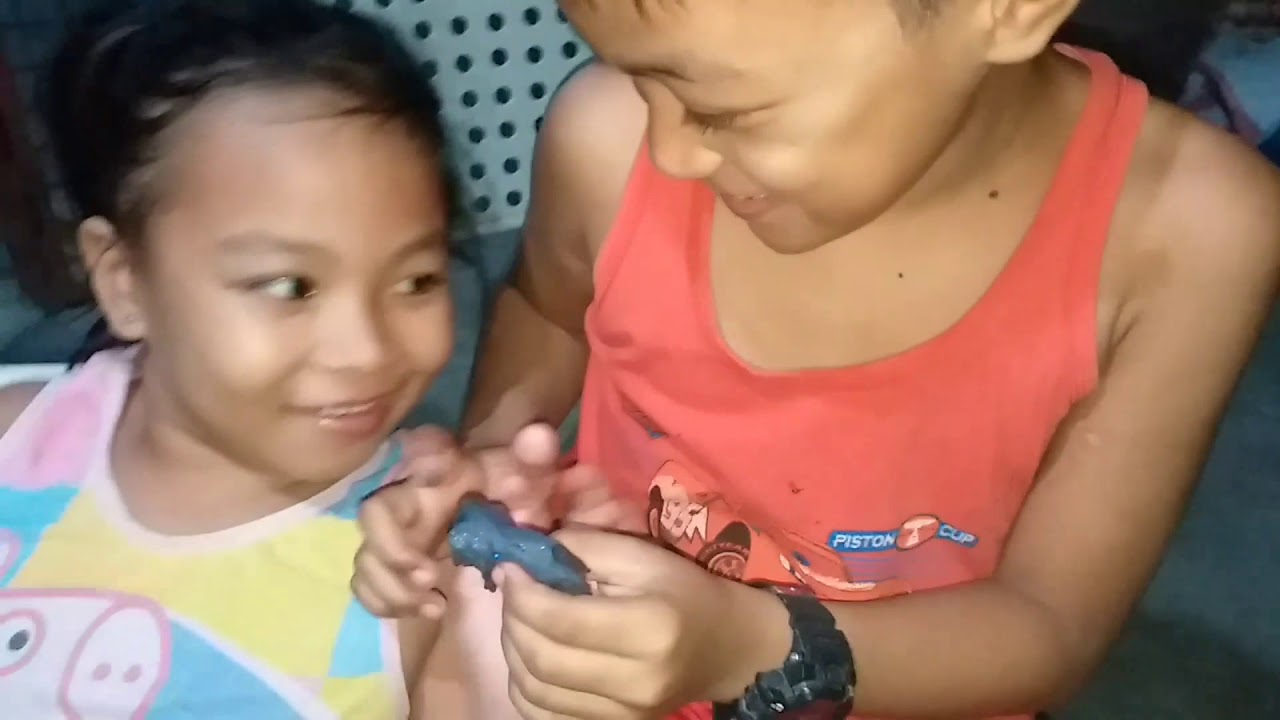 Making slime with friends - YouTube