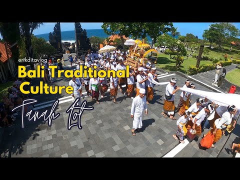 Upacara Adat Bali di Tanah Lot  | Balinese Traditional Ceremony Culture | Bali Indonesia Travel Vlog