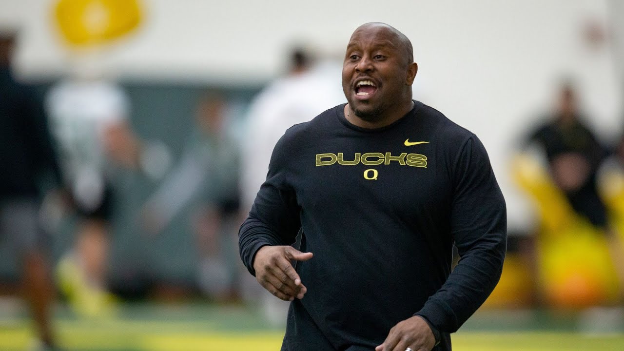 Carlos Locklyn Talks Oregon Running Backs in Fall Camp - YouTube