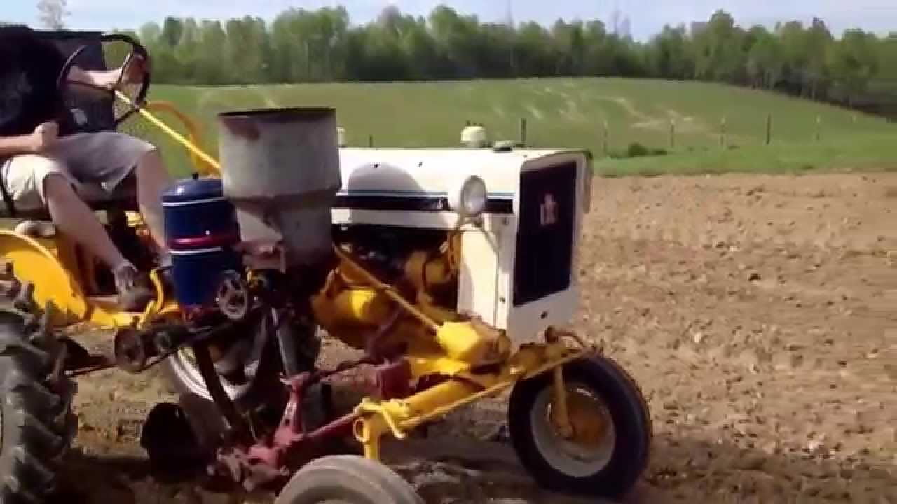 Farmall Cub Corn and Pea Hopper - YouTube
