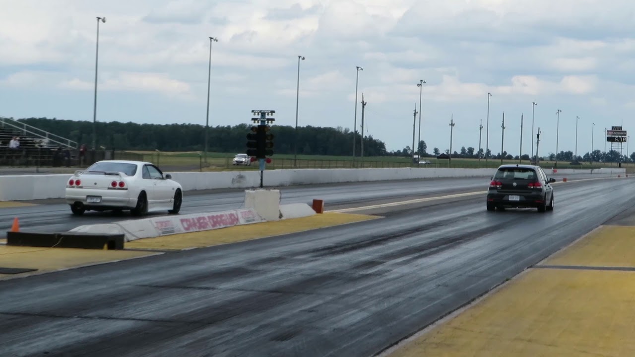 VW Golf GTI vs Nissan Skyline R32 - YouTube