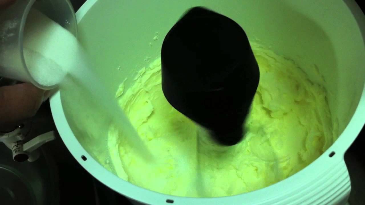 AO cookie beater 做餅乾 - YouTube