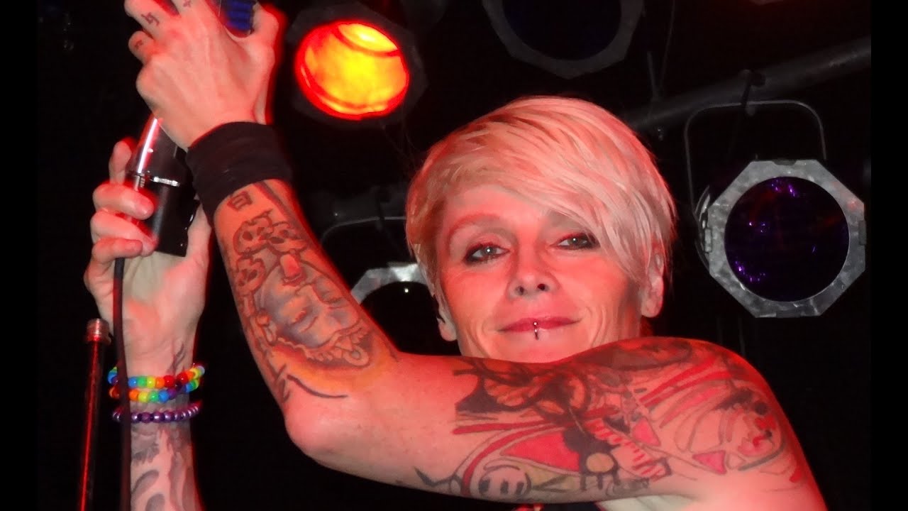 Otep - POETRY / BLOOD PIGS Live Des Moines IOWA 2013 at Woolys - YouTube