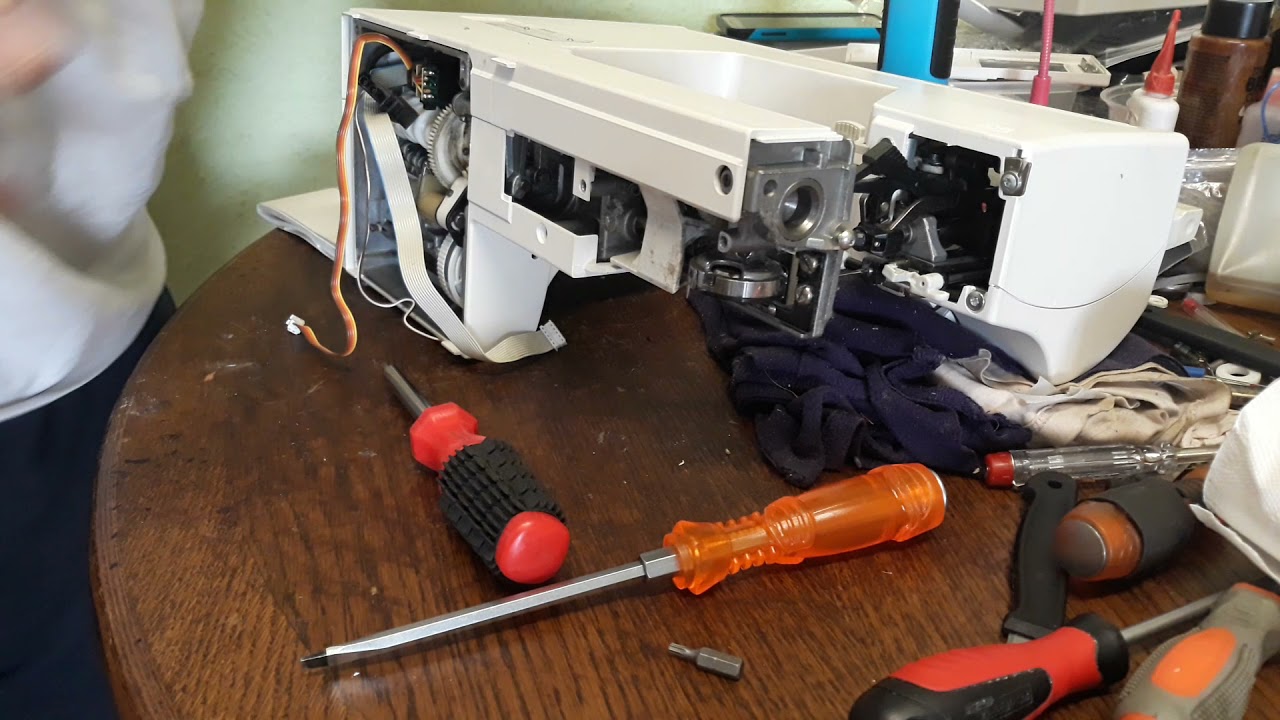 PFAFF Nähmaschine - Model 6230 tiptronic - Maschine ausbauen فك الهيكل ...
