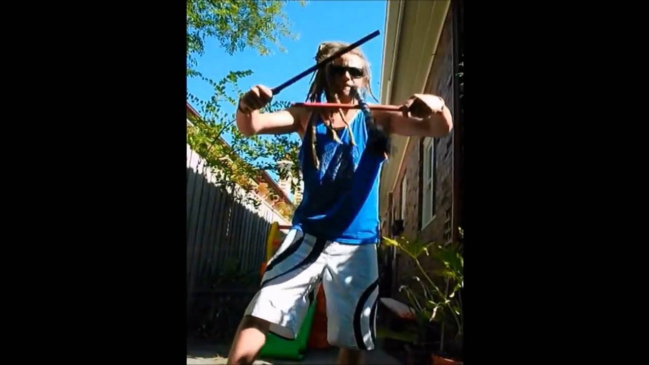 Devil stick twirling - YouTube