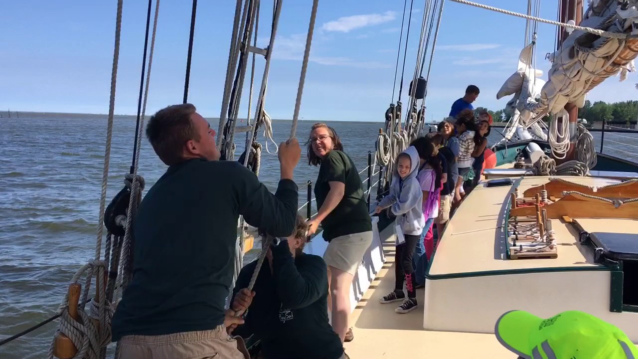 Third-graders raise the mainsail of the Appledore IV - YouTube