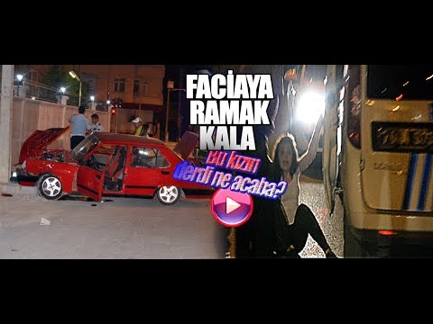 Otomobil İle Direğe Vurup Kaçtı