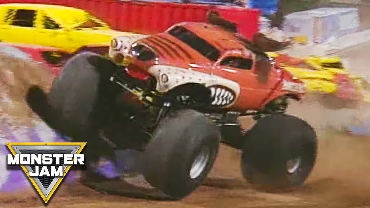 Freestyle Monster Mutt | World Finals 2004 | Monster Jam - YouTube