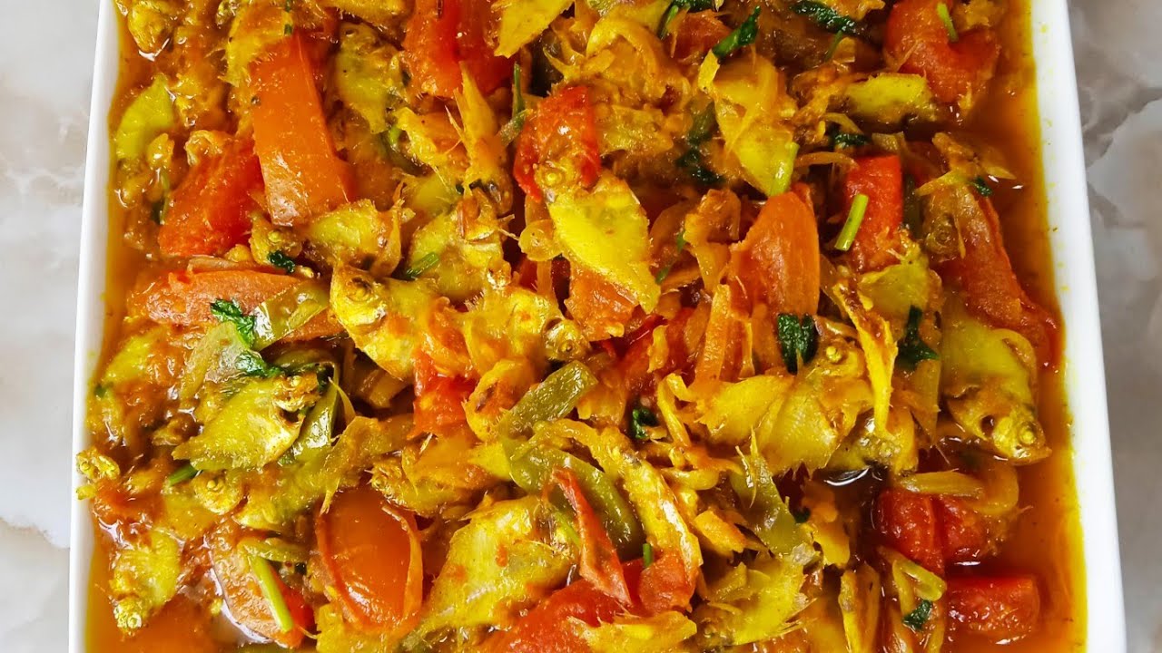 ছোট চান্দা মাছ ভুনা রেসিপি || Chanda mach vuna recipe || Tomato Diye ...