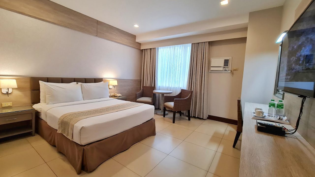 SMALLVILLE 21 HOTEL, Iloilo, Philippines - YouTube
