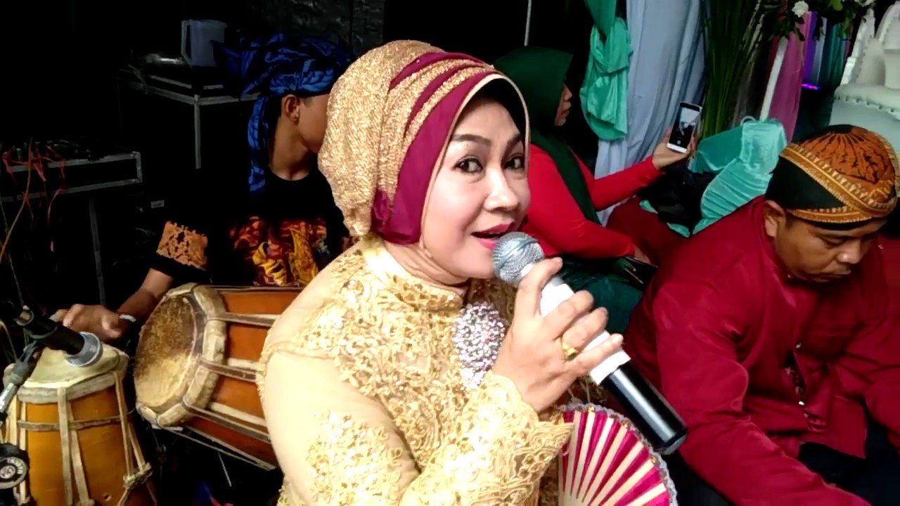 Kacapi suling upacara adat sunda - YouTube