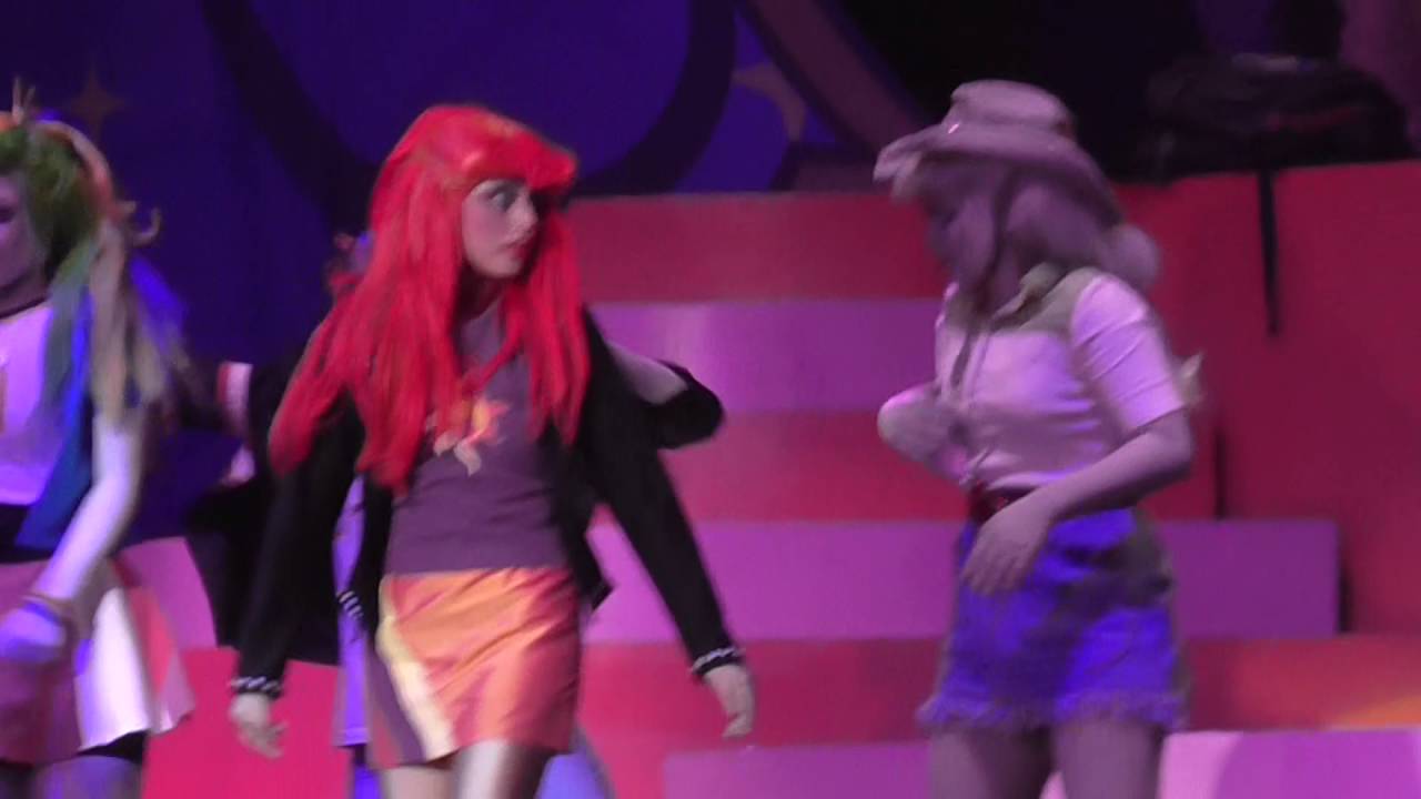 MLP EG El show en vivo - Lima Peru - A Bailar HD - YouTube