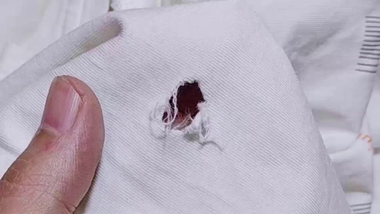 There is nothing easier than this method to repair a hole in a T-shirt ...
