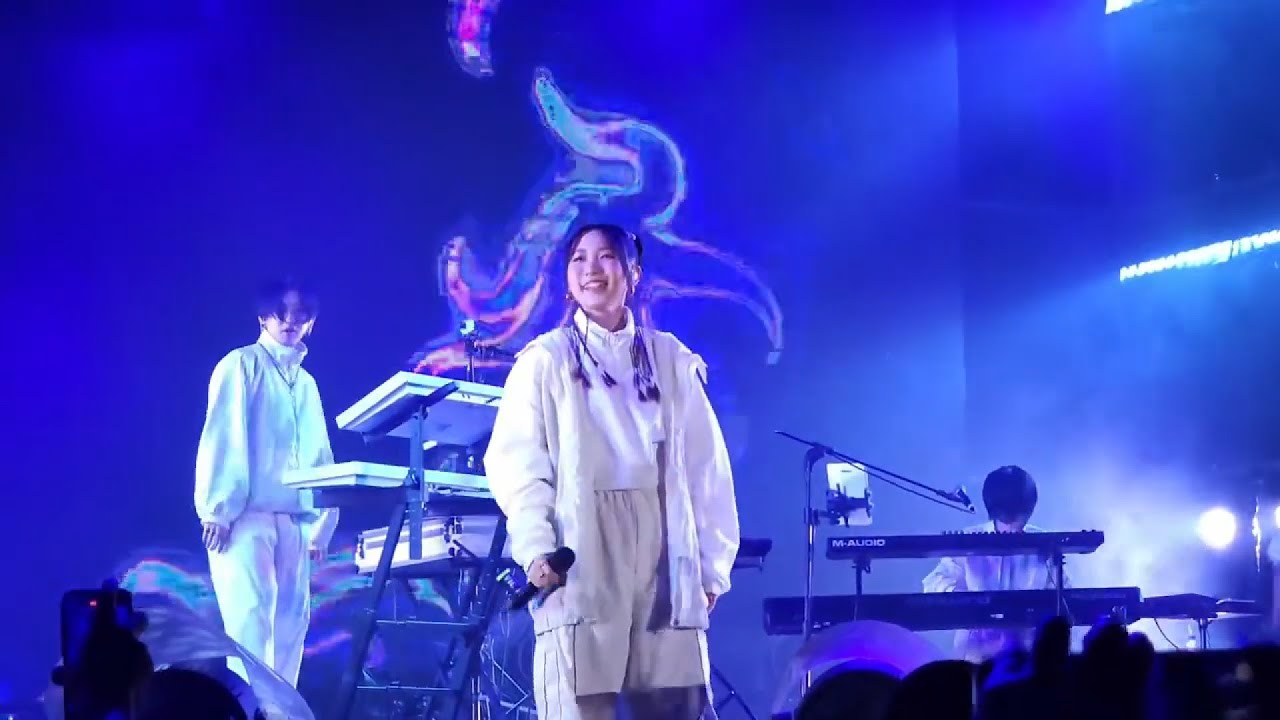 YOASOBI in Taipei 20231203 Simple Life 「祝福」(剪輯版) - YouTube